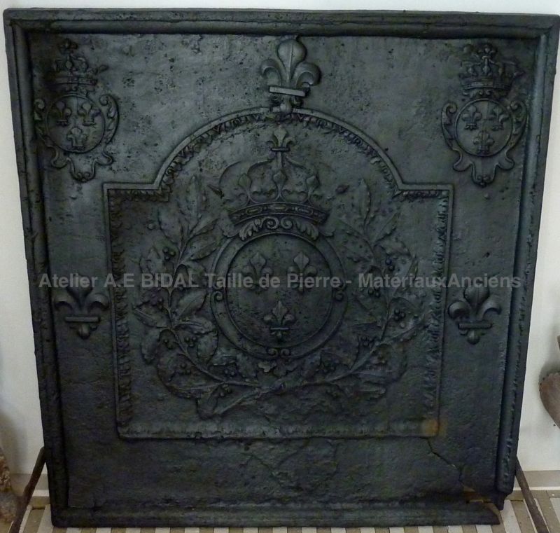 Large cast iron fire back for fireplace: Coats of Arms of France