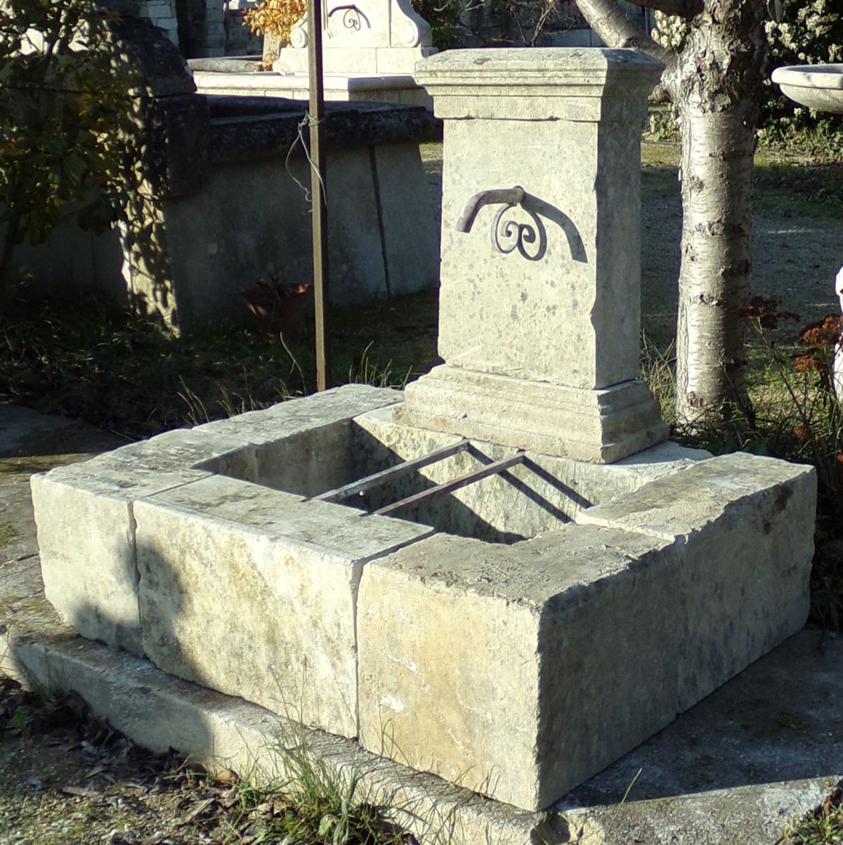 Garden fountain in reclaimed old stones : a fountain full of charm