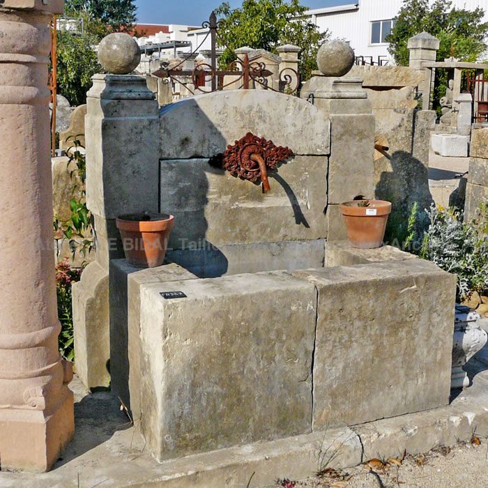 Fontaine bassin avec rosace en fonte