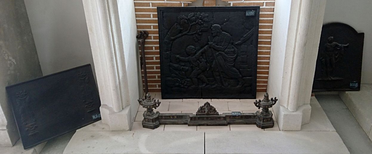 La plaque en fonte, un accessoire indispensable pour votre cheminée