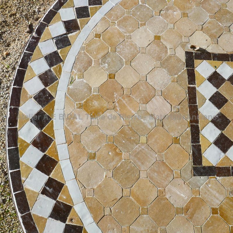 Mosaic table : Round table with colorful mosaïc tiles and stone leg