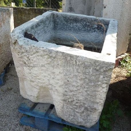 Garden fountain with stone basin - craftman stonemason