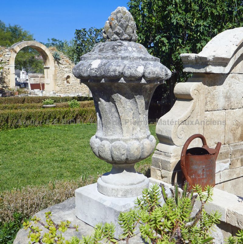 Ancien pot à feu en pierre ǀ Décoration de jardin en pierre ancienne
