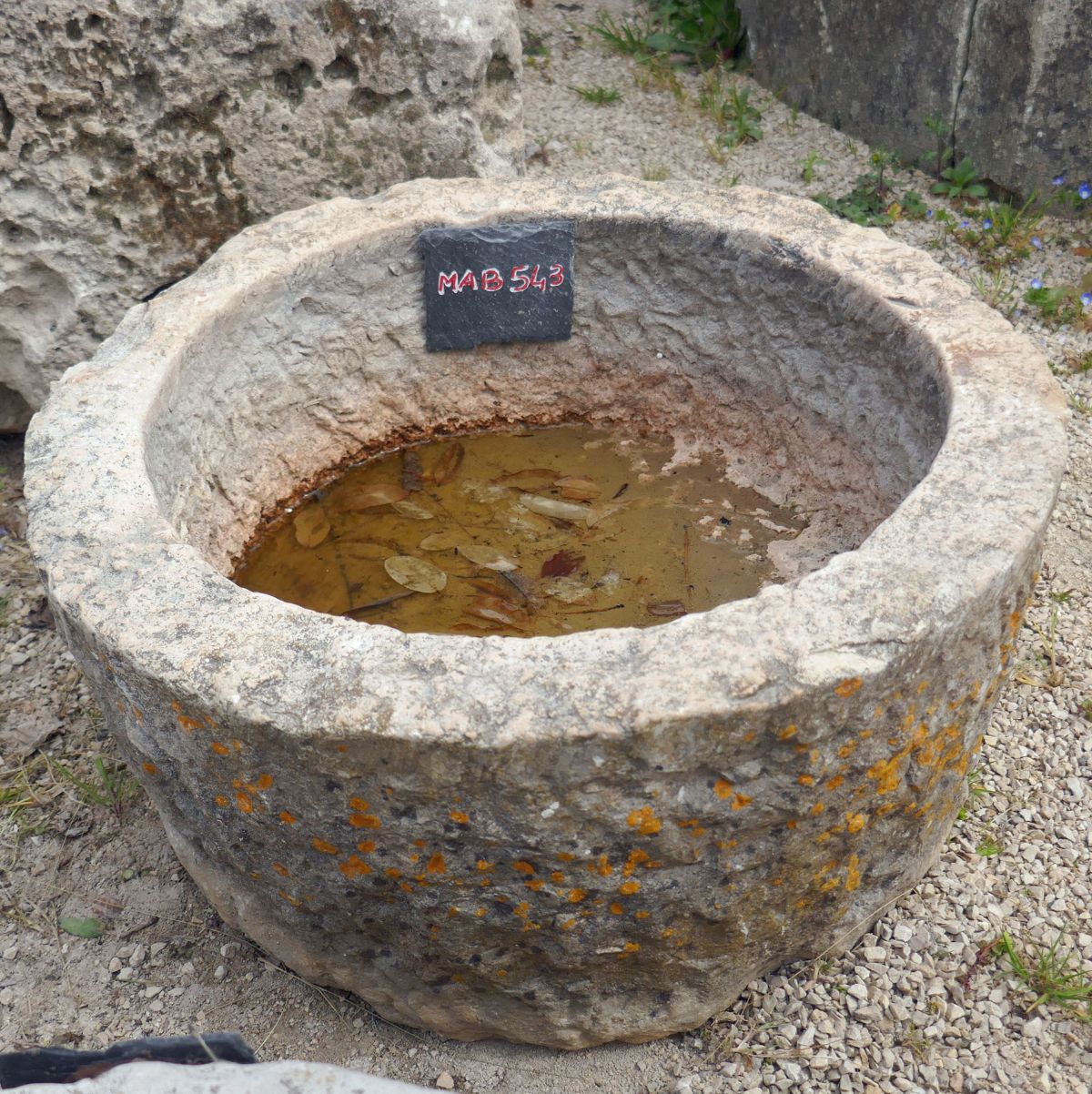 Ancient stone trough : small and shallow round trough in hard stone