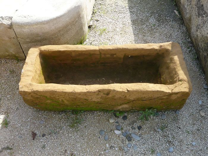 Old ochre stone basin in a Provencal style: a beautiful rectangular basin.
