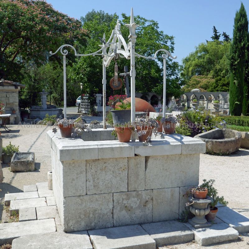Antique stone well | Garden well in stone and iron |Garden deco