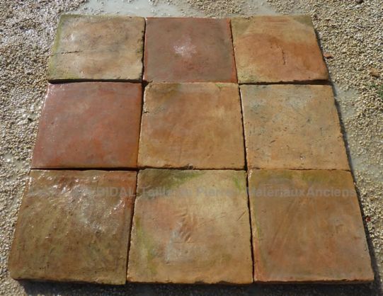 Terracotta tiles in a rustic style - terracotta "parefeuilles".