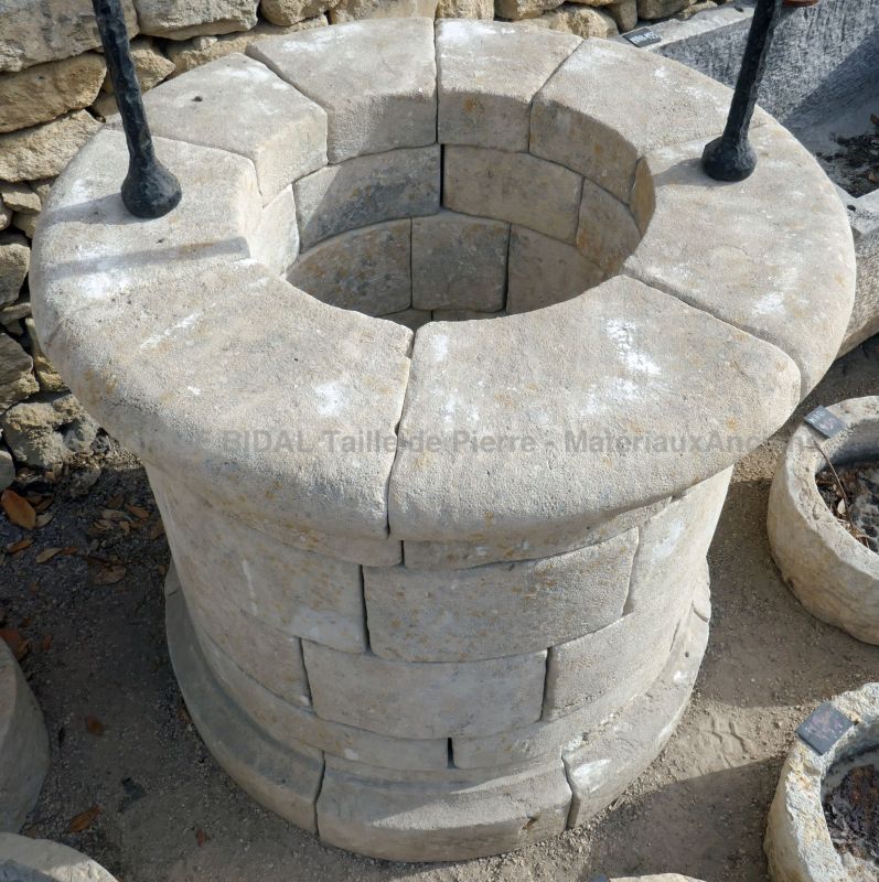 Puits rond avec haut de puits - Puits à eau pour jardin en pierre