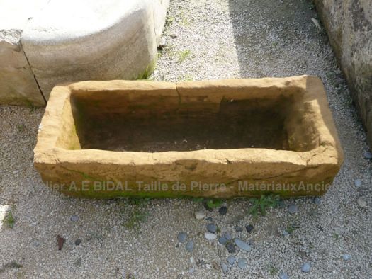 Old ochre stone basin in a Provencal style: a beautiful rectangular basin.