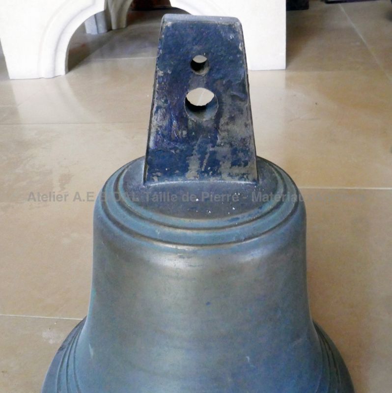 Cloche ancienne en bronze - Cloche de 30cm de diamètre et de 17 Kilos
