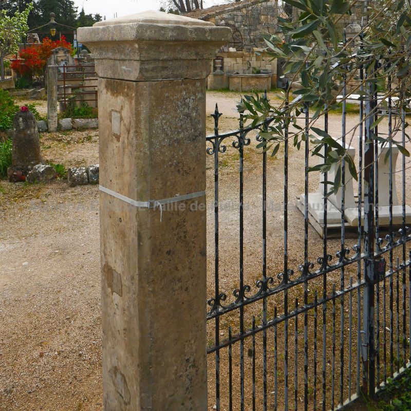 Two rustic pillars in weathered reclaimed stone - pair of gate pillars
