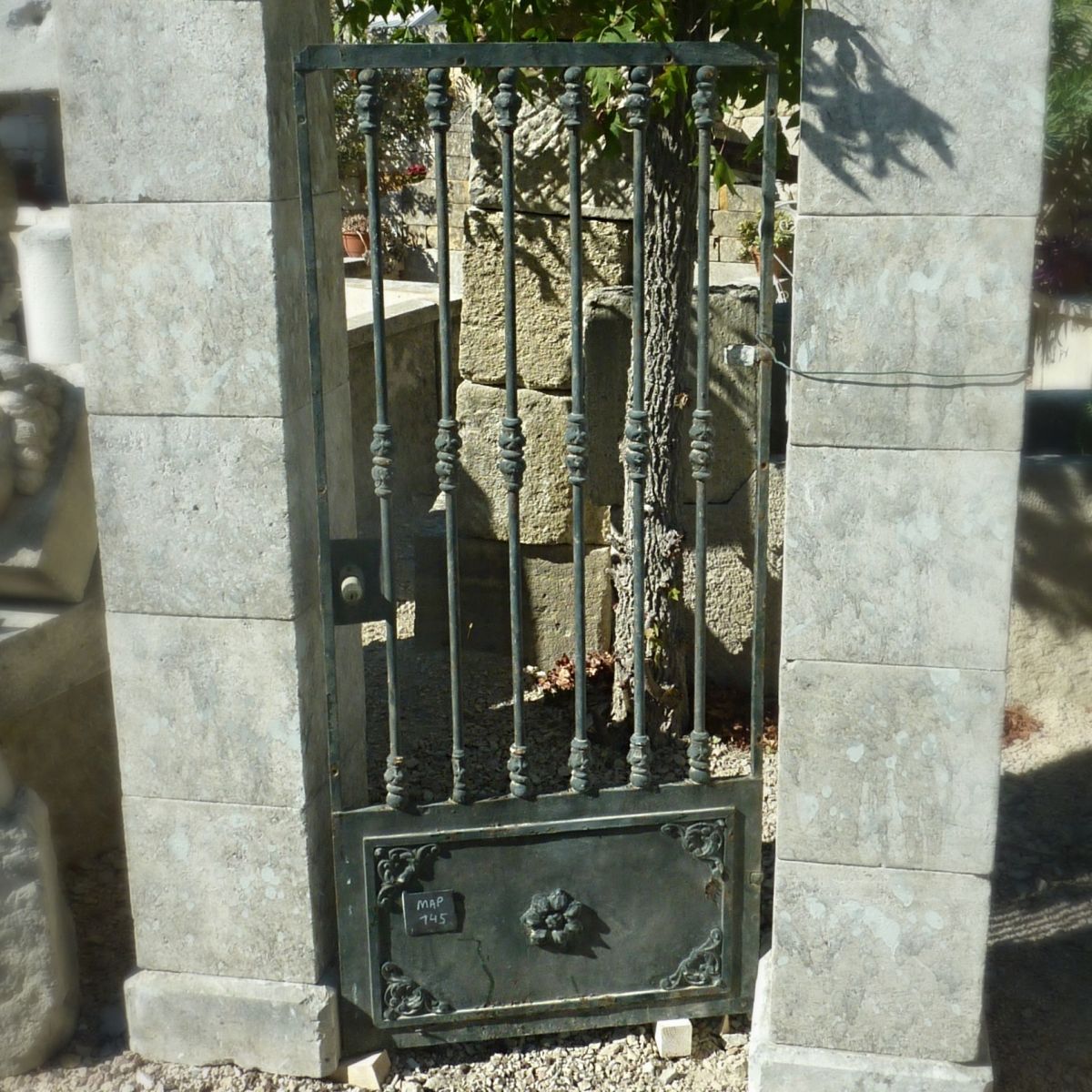 Portillon ancien en fer forgé semi-ajouré - porte de jardin en fer