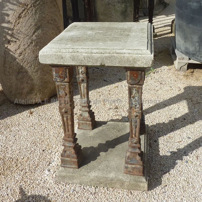 Socle en pierre et fonte