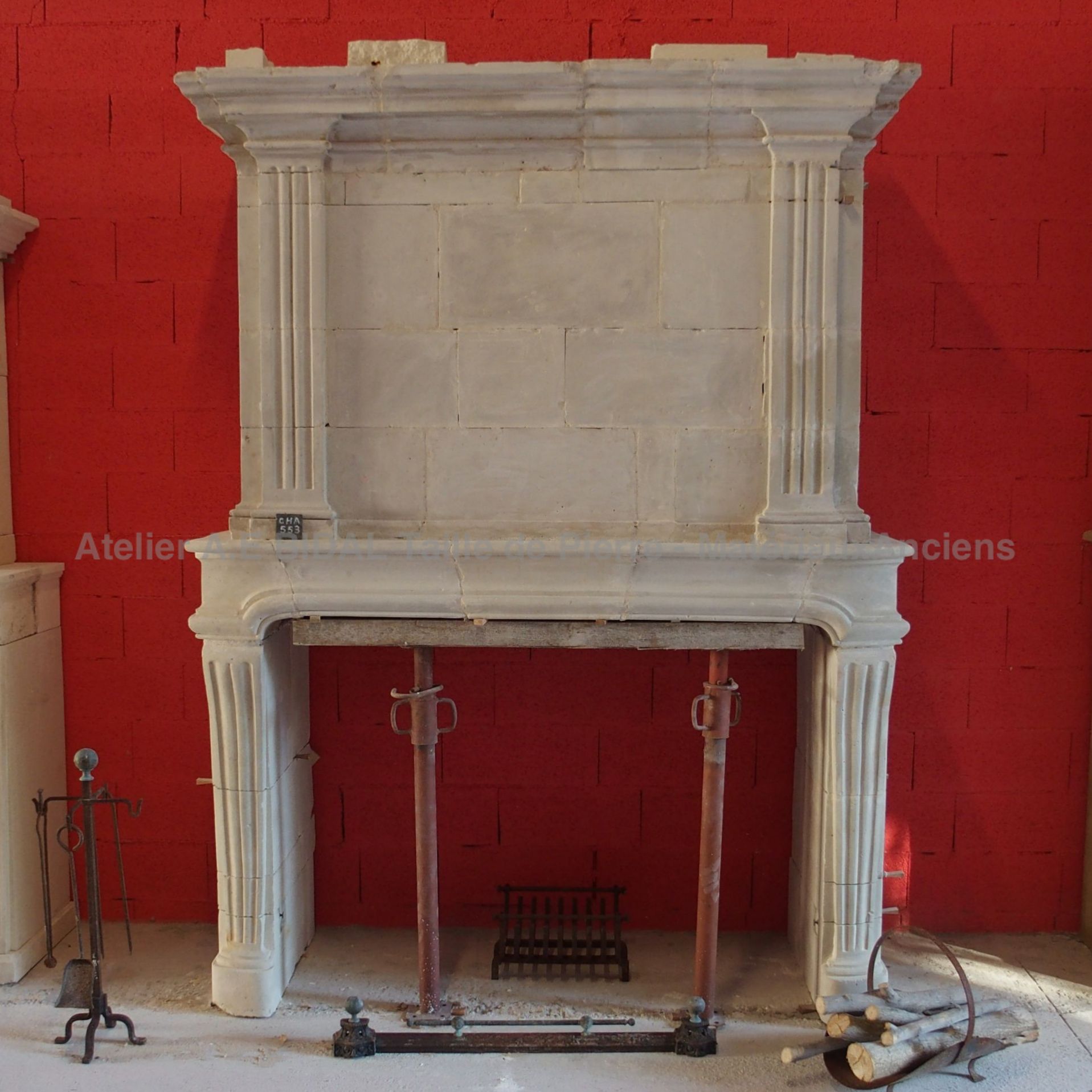 Louis XV fireplace restored by our firm - Antique stone fireplace.